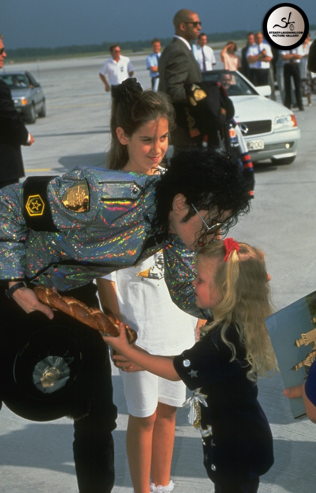 Michael Jackson’s Loaf of Bread - MyConfinedSpace