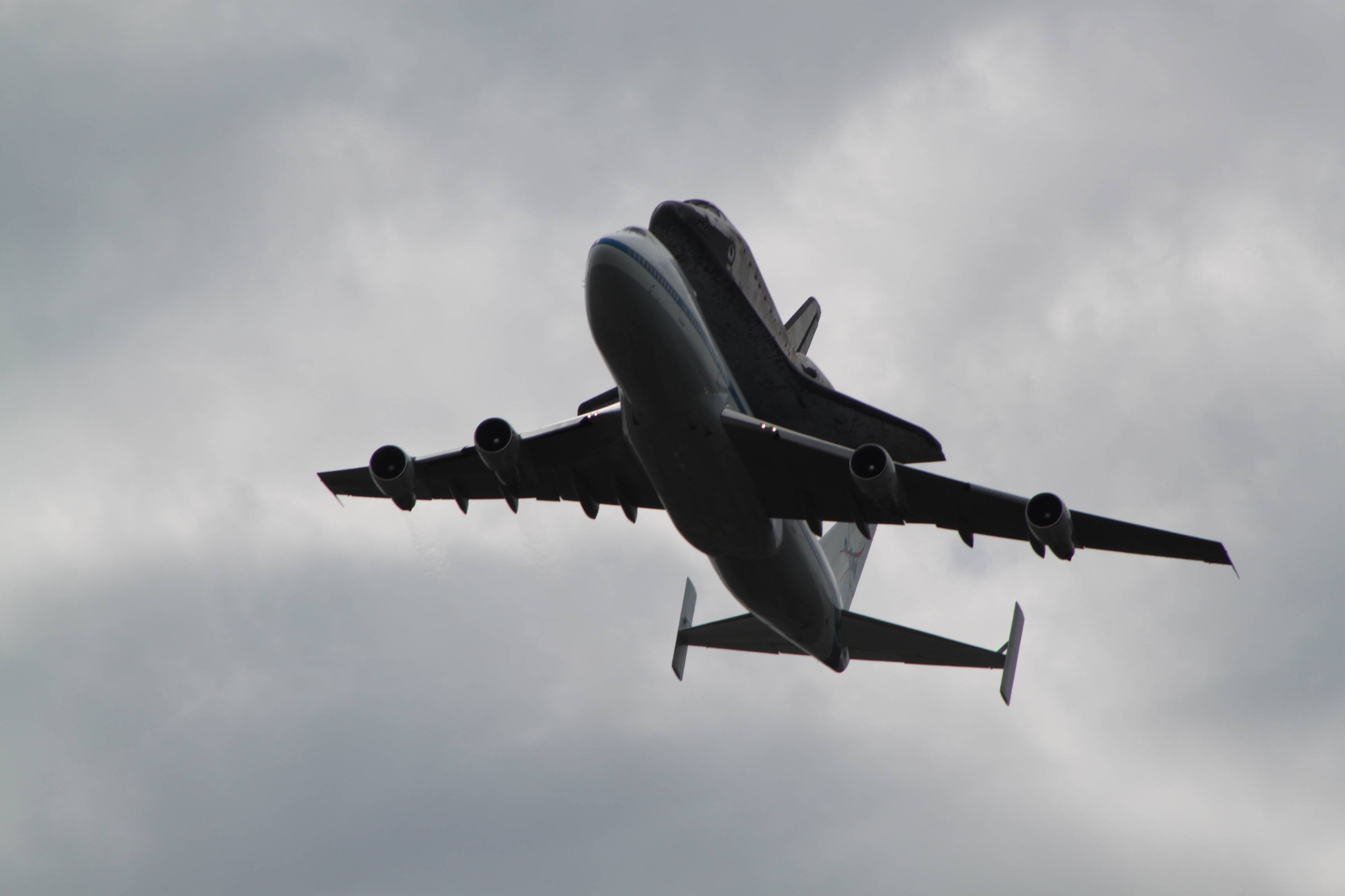 shuttle rides a plane - MyConfinedSpace